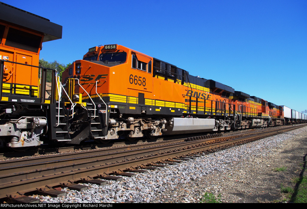 BNSF 6658